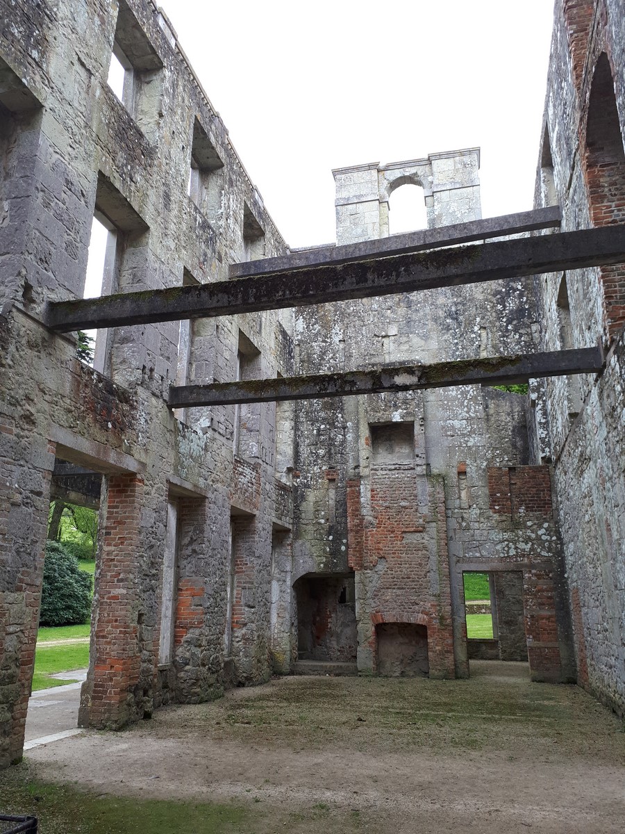 A TOUR GUIDE IN ENGLAND – APPULDURCOMBE HOUSE – Number One London