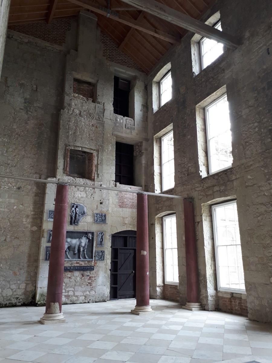 A TOUR GUIDE IN ENGLAND – APPULDURCOMBE HOUSE – Number One London