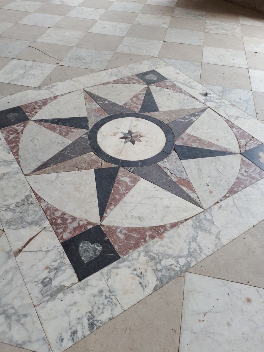 A TOUR GUIDE IN ENGLAND – APPULDURCOMBE HOUSE – Number One London