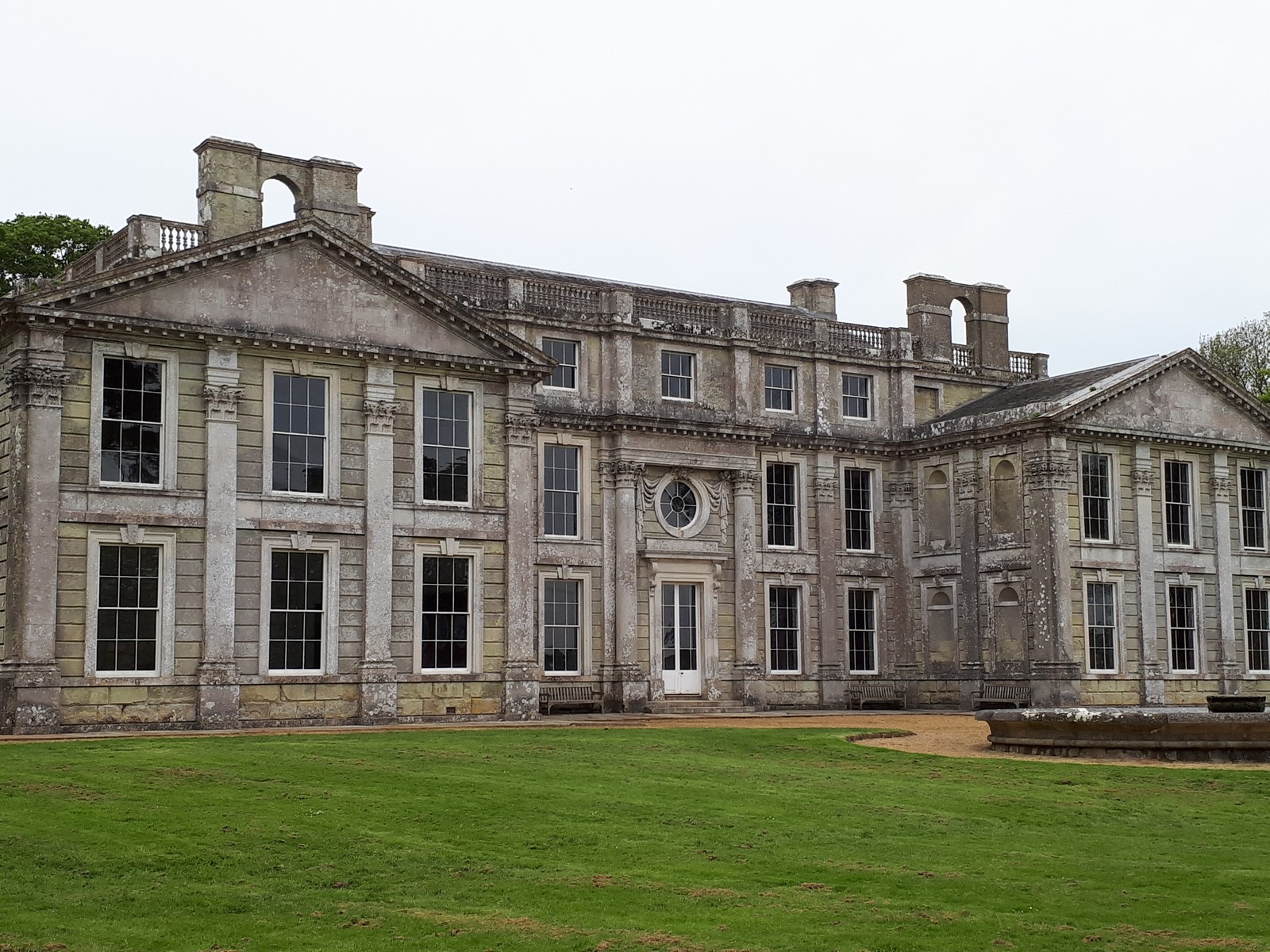 A TOUR GUIDE IN ENGLAND – APPULDURCOMBE HOUSE – Number One London