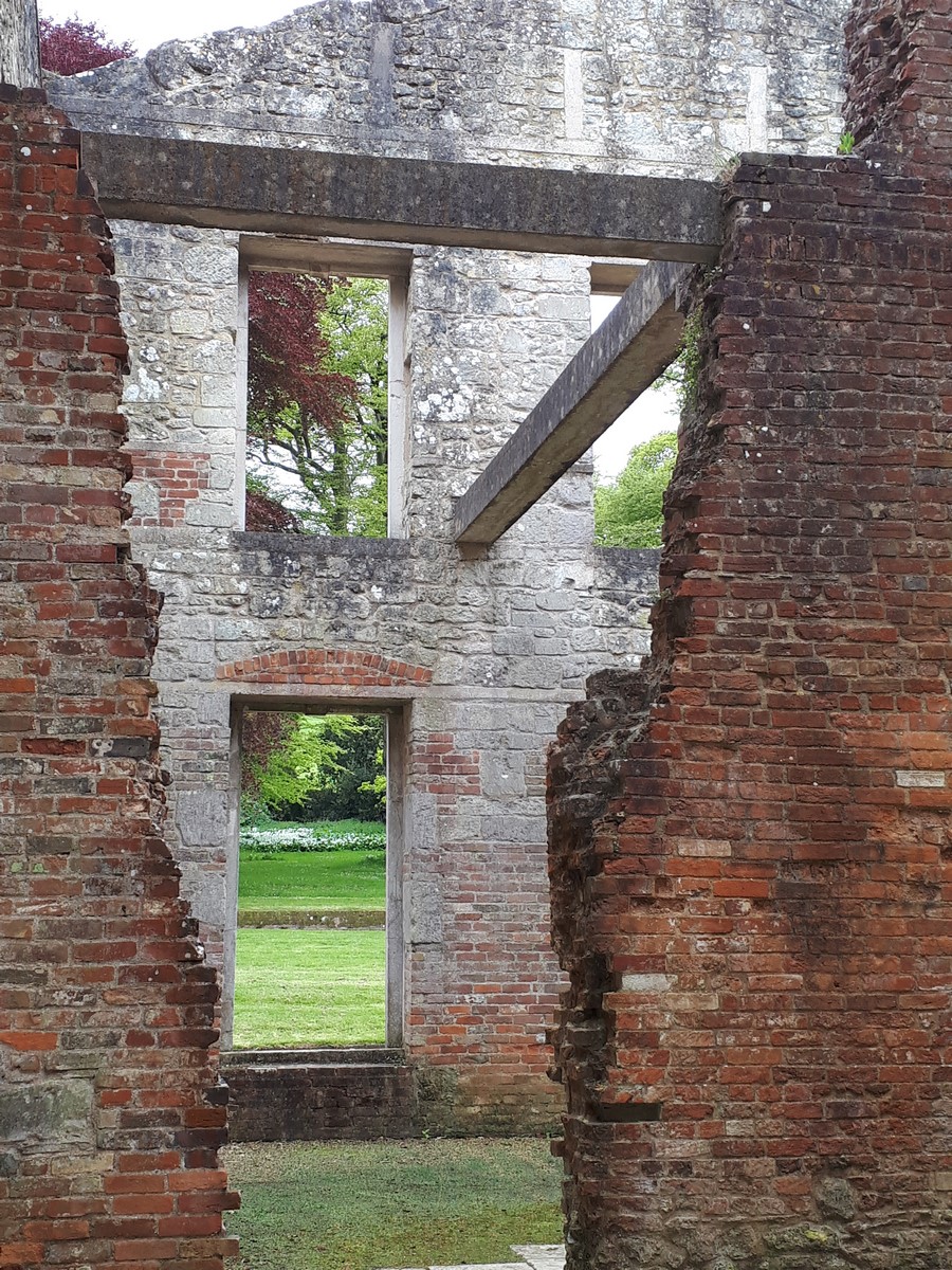 A TOUR GUIDE IN ENGLAND – APPULDURCOMBE HOUSE – Number One London