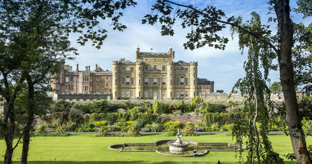 WHAT MAKES A CASTLE A CASTLE? – Number One London